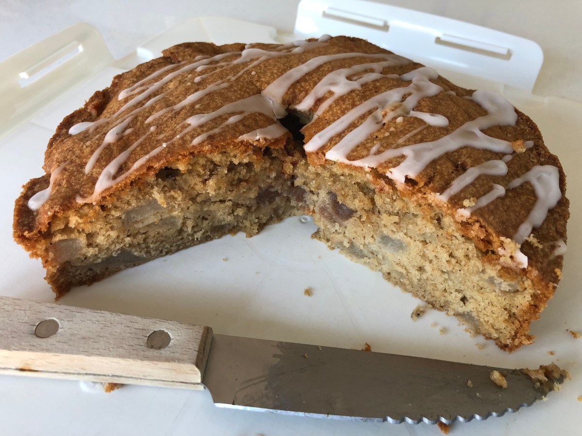 Recipe – Chunky Apple and Cinnamon Cake – Dad That Cooks